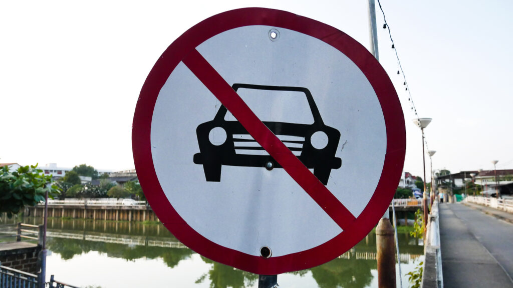 Circle Prohibited Sign For No Car Or No Parking Bridge Sign.zone ...